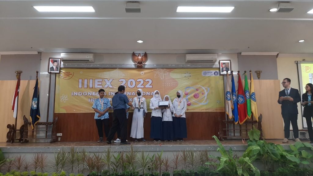 3 Siswi SMP Islam Hidayatullah Sabet GOLD Medals dan Macedonia Special ...